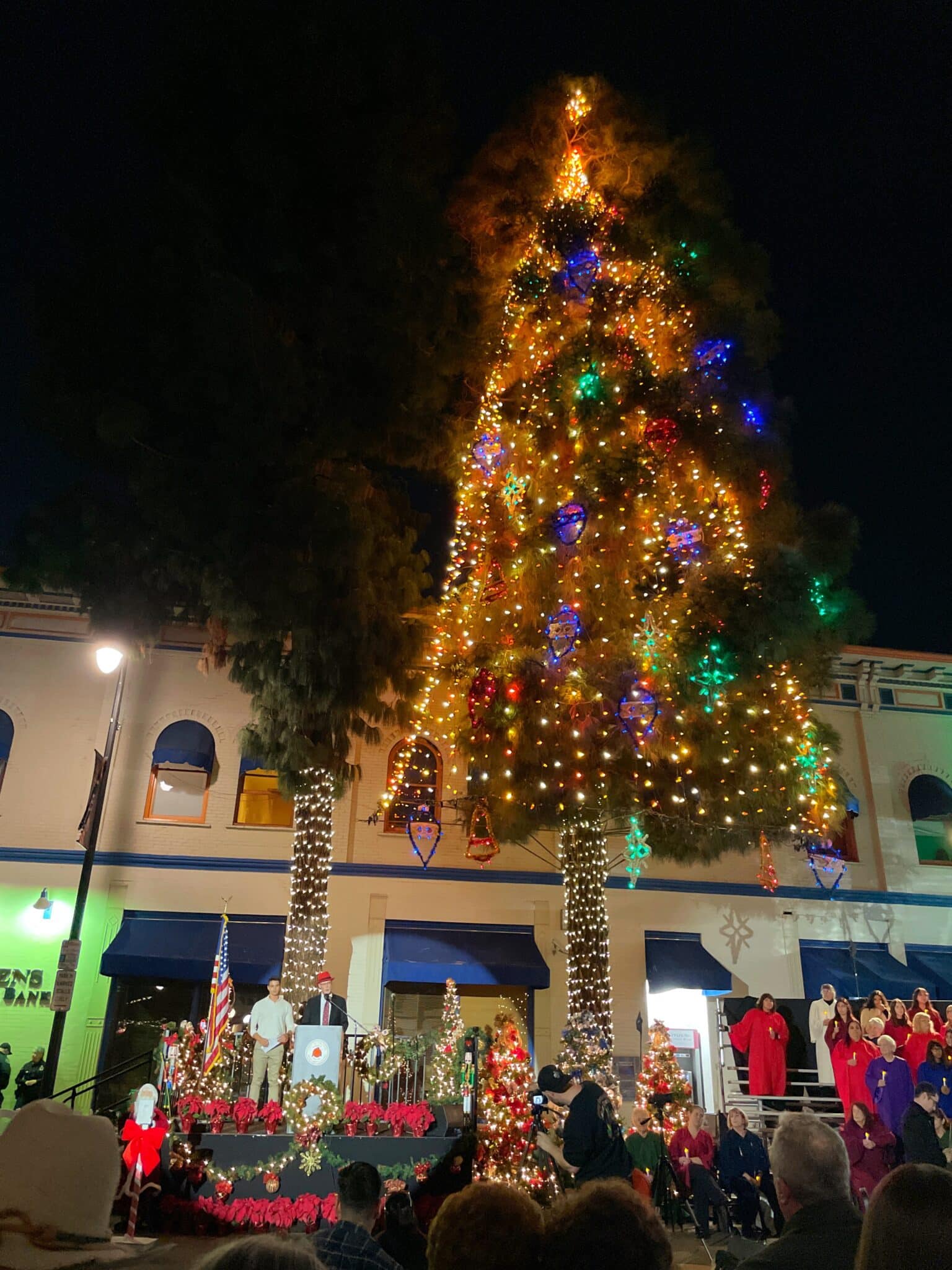 Tree Lighting Ceremony : Old Towne Orange Christmas Tree